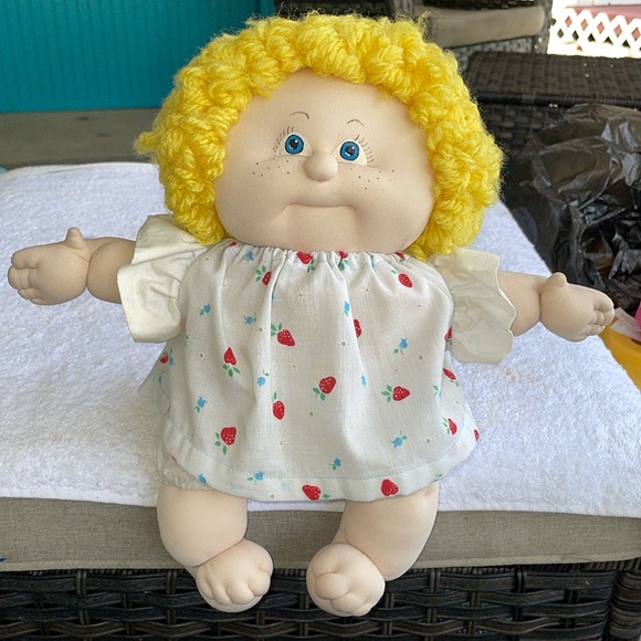 Cabbage Patch Kids | Toys | Vintage Cabbage Patch Blonde Doll Yarn Hair ...